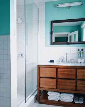 Quarto Superior | Casa de banho | Um secador de cabelo, toalhas fornecidas, sabão, champô 
