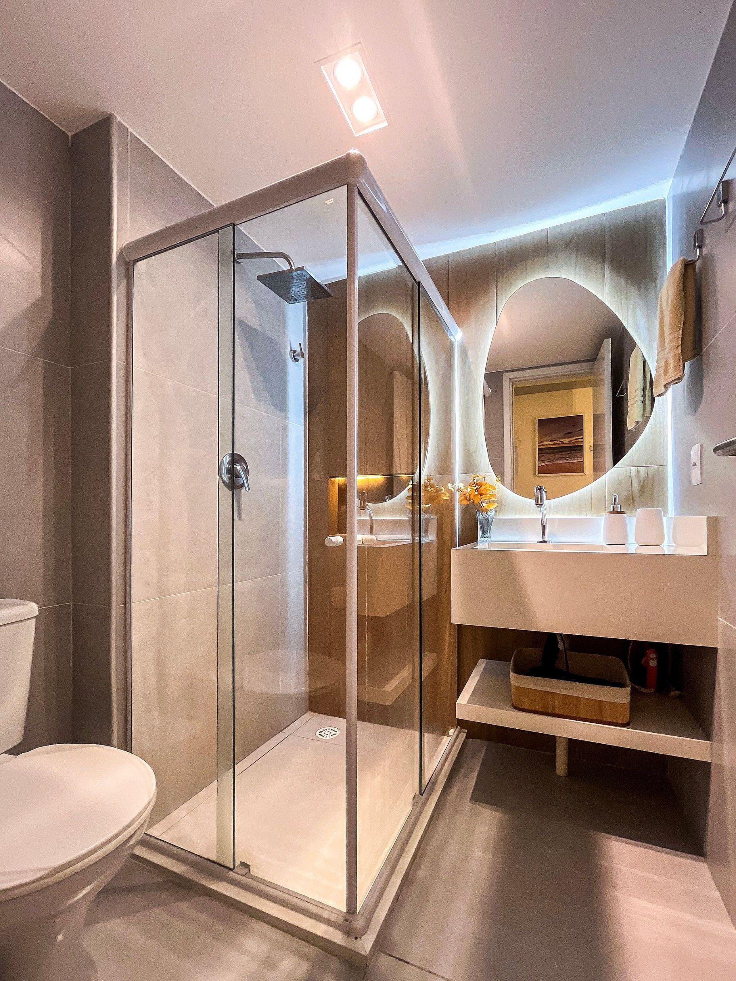 Apartamento | Banheiro | Chuveiro, secador de cabelo, toalhas de banho, sabonete