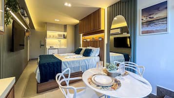 Apartamento | Cortinas blackout, ferros/tábuas de passar roupa, Wi-Fi de cortesia