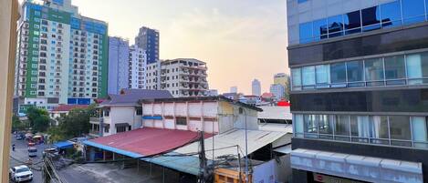 Quarto casal luxo, 1 cama King, vista para a cidade | Terraço/pátio