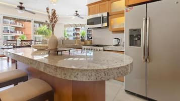 Apartamento Deluxe, varanda, vista para o oceano | Cozinha privada