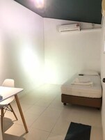 Quarto solteiro, para não fumantes, ar-condicionado | Parte interna