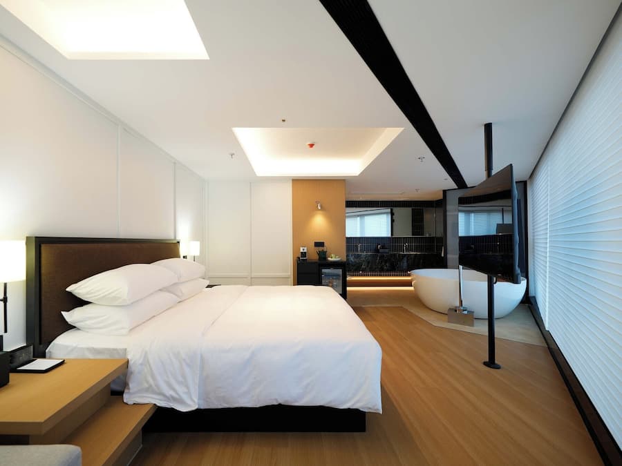 Quarto Duplo Sénior, Vista para a cidade | Roupa de alta qualidade, com decoração personalizada
