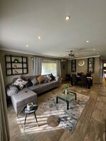Casa, 3 quartos, acessível, piscina particular | Área de estar