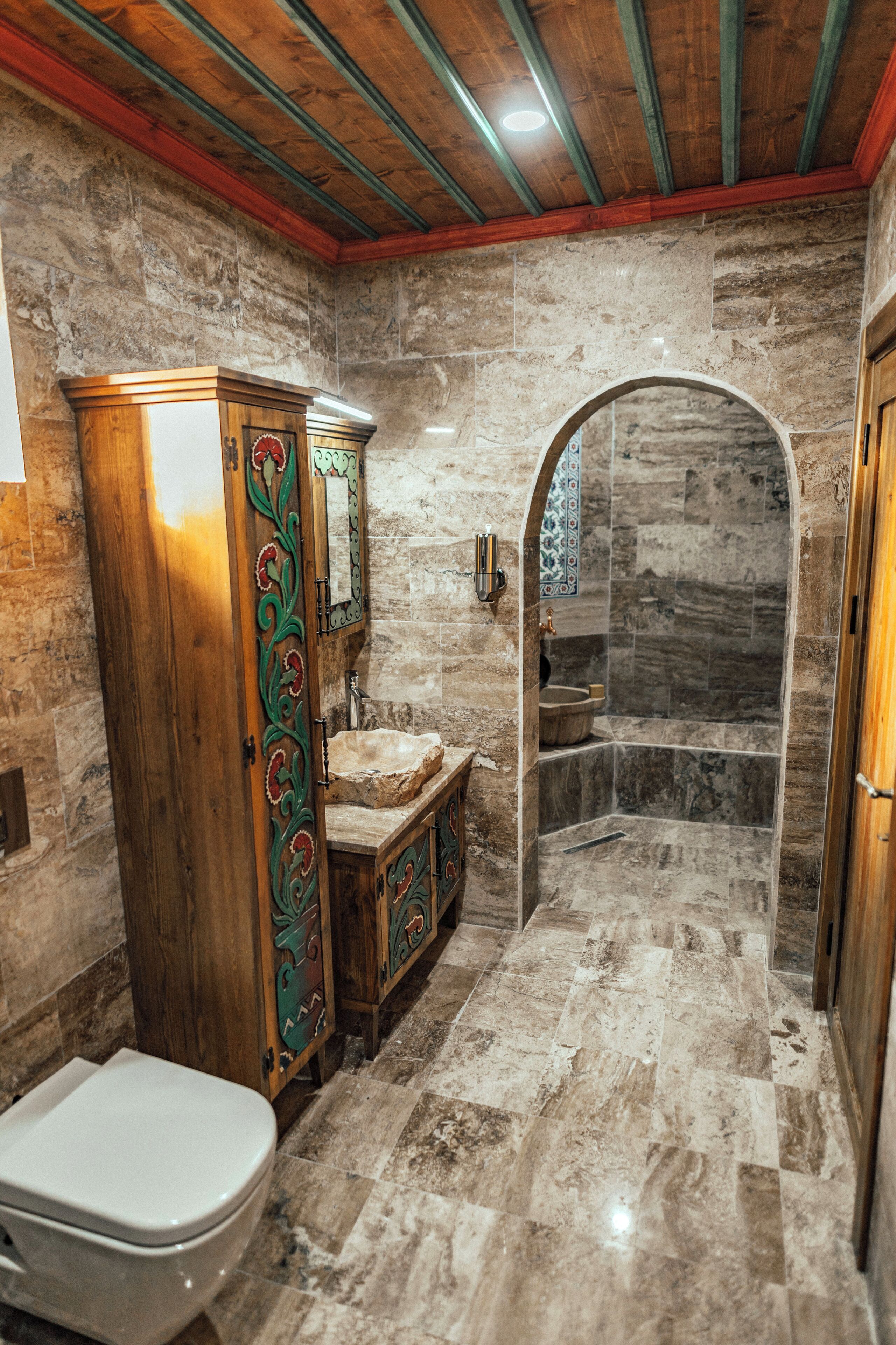 Suite Comfort, 1 cama king-size, não fumadores, casa de banho privativa | Casa de banho | Um secador de cabelo, chinelos, toalhas fornecidas, sabão 