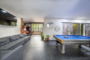 Apartamento standard, vista para a cidade | Área de estar