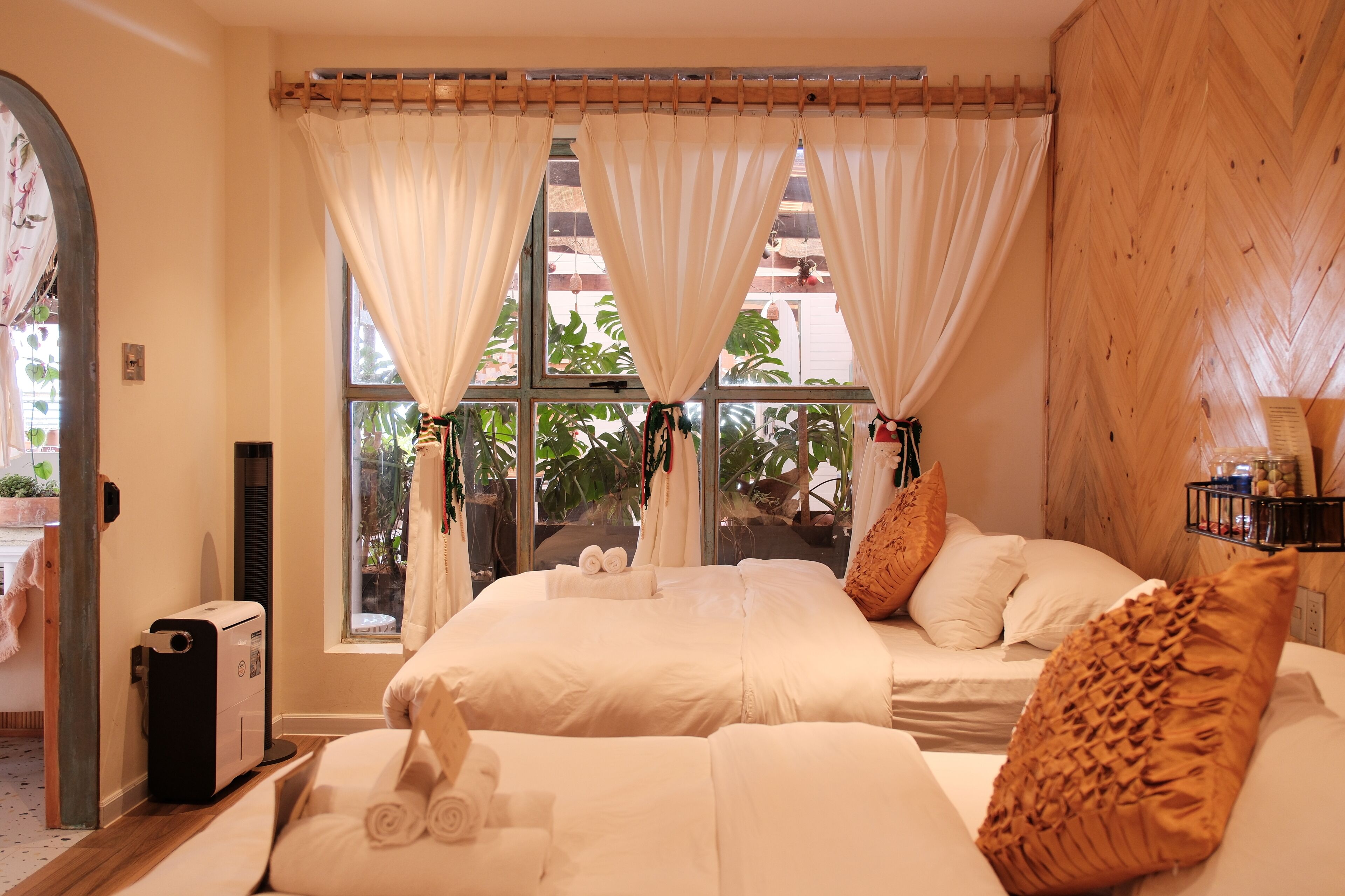 Quarto Quádruplo, vista para o jardim | Cortinas/cortinados opacos, ferro/tábua de engomar, Wi-fi grátis 