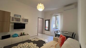 Apartamento Deluxe, vista para o pátio | Sala de estar