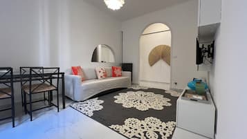 Apartamento Deluxe, vista para o pátio | Sala de estar