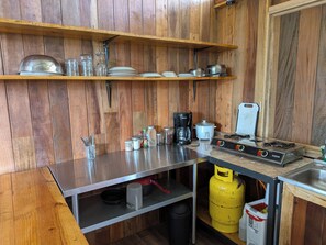 Dormitório compartilhado, 1 quarto, para fumantes, sacada | Cozinha privada