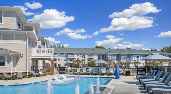Landing Apartments Huntsville Near Lake Forest - Huntsville