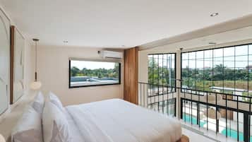 Villa Romântica, vista para a piscina | Cofre no quarto, cortinas/cortinados opacos, Wi-fi grátis