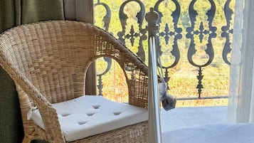 Quarto Standard, varanda, vista para a montanha | Interior