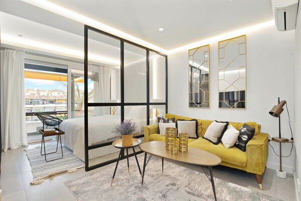 Golden Mile Lux Sea View Suite & Balcony - Marbella