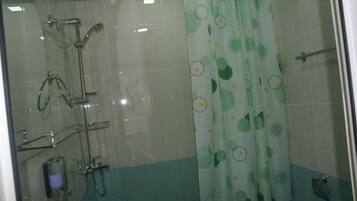 Quarto casal, vista para o jardim | Banheiro