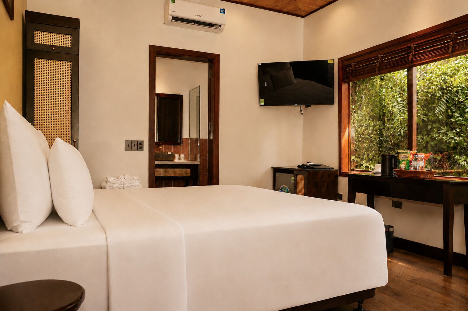 Quarto Duplo Deluxe, vista para a montanha | Minibar, Wi-fi grátis, roupa de cama fornecida 