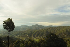 Suíte superluxo, vista para a montanha | Vista da sacada