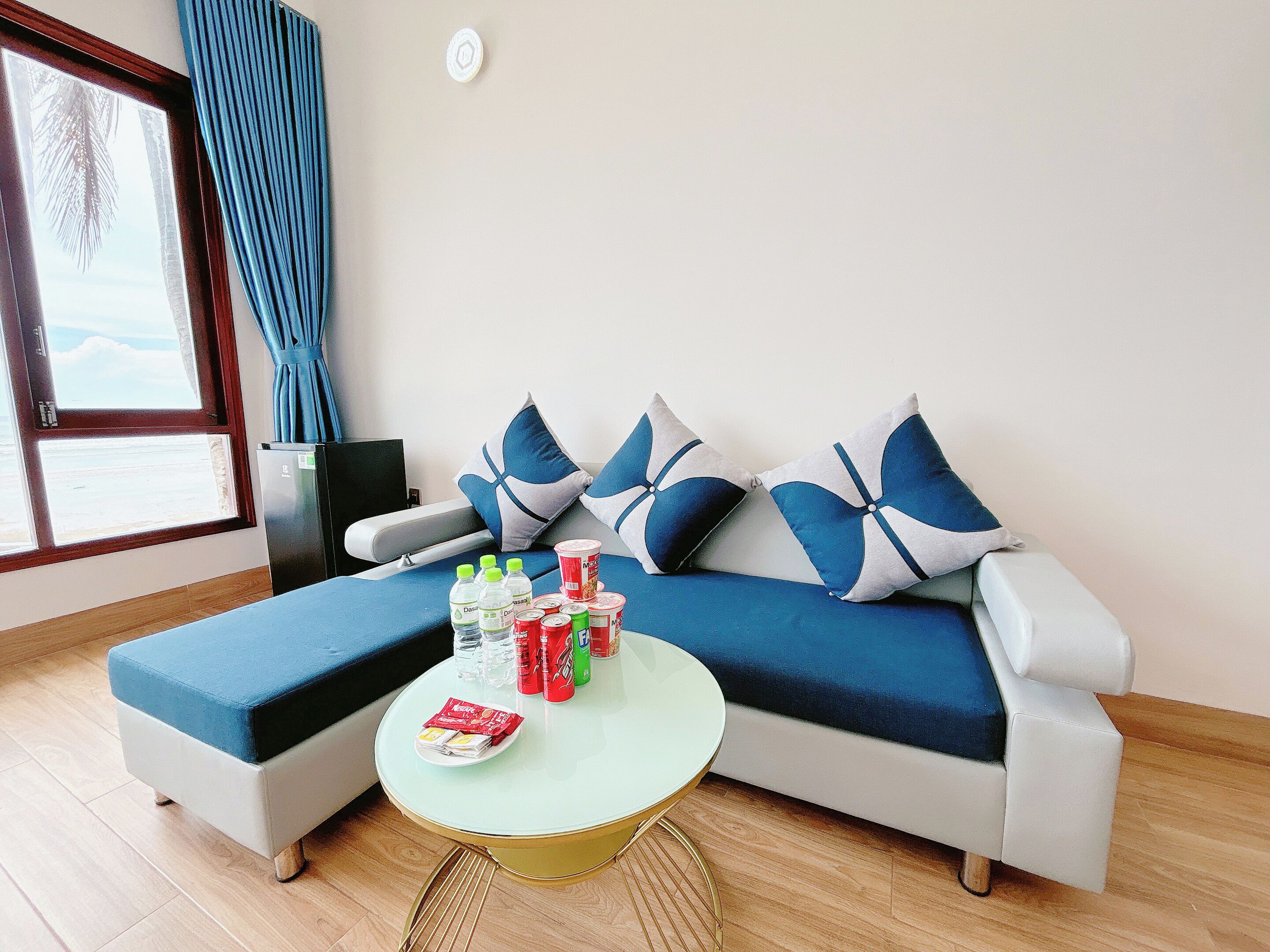Quarto Quádruplo, vista para a praia | Sala de estar