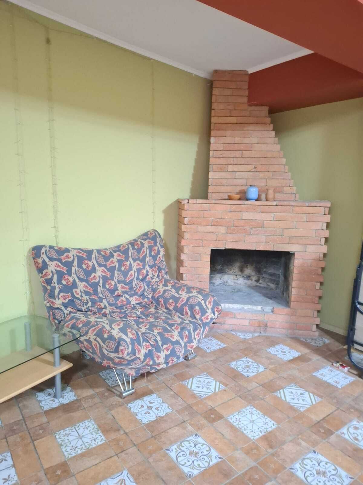 Quarto triplo luxo, varanda coberta, vista para o pátio | Sala de estar