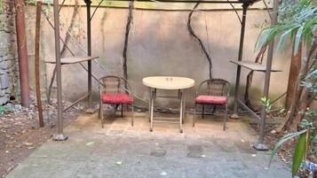 Estúdio família, vista para o pátio | Terraço/pátio