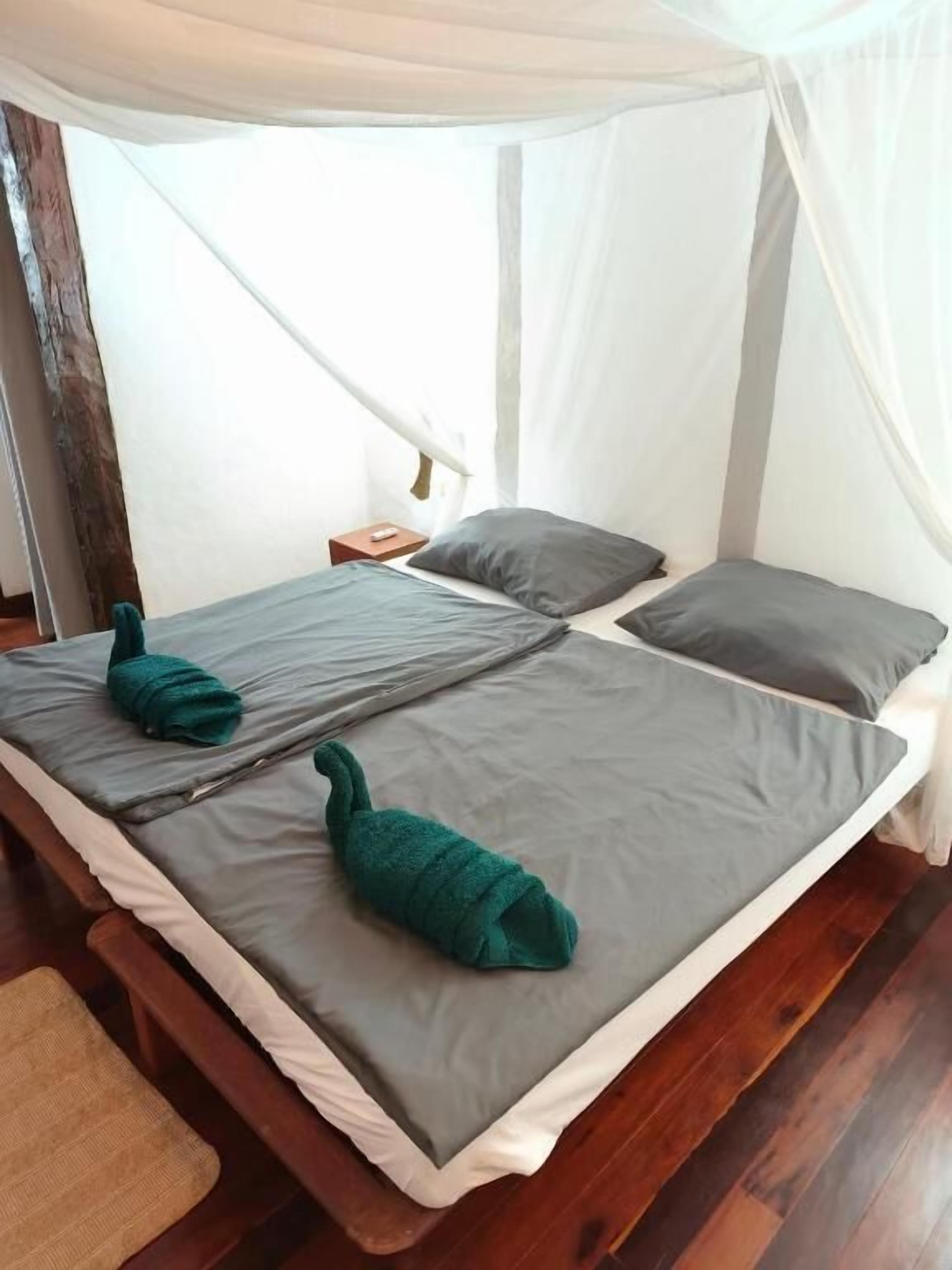 Quarto casal ou duplo, sacada, vista para a montanha