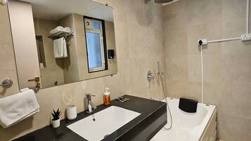 Apartamento Familiar, varanda, Vista para a cidade | Casa de banho