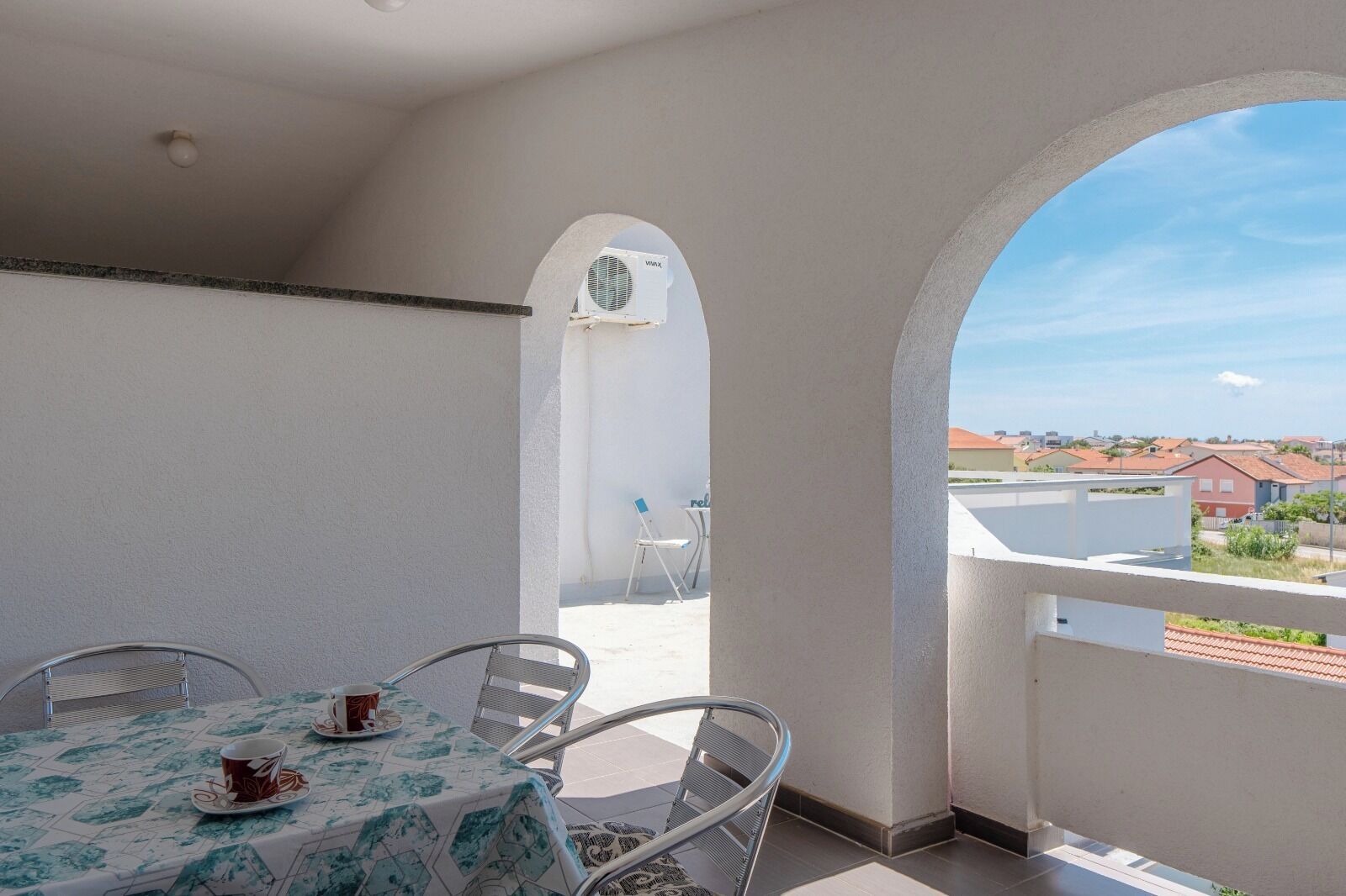 Apartamento clássico, vista parcial para o mar | Terraço/pátio