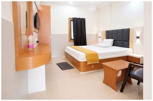 Quarto Clássico com Cama de Casal, ar condicionado | Roupa hipoalergénica, secretária, quartos insonorizados, Wi-fi grátis 
