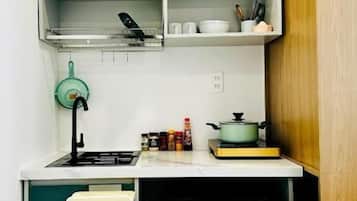 Estúdio clássico, varanda, vista para a cidade | Cozinha privada