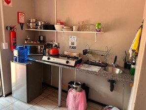 Quarto casal básico, vista para o jardim | Parte interna