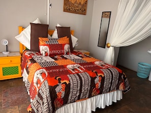 Quarto quádruplo conforto, 2 camas de casal | Cofres nos quartos, individualmente decorados
