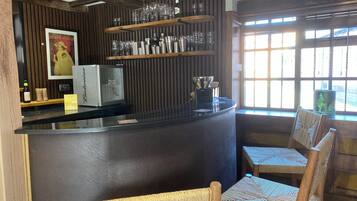 Casa, vários quartos, não fumadores | Bar (no alojamento)