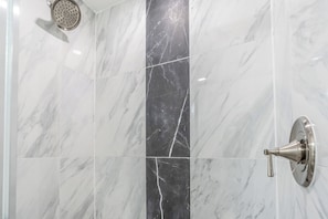 Apartamento, pátio, vista para o jardim | Casa de banho