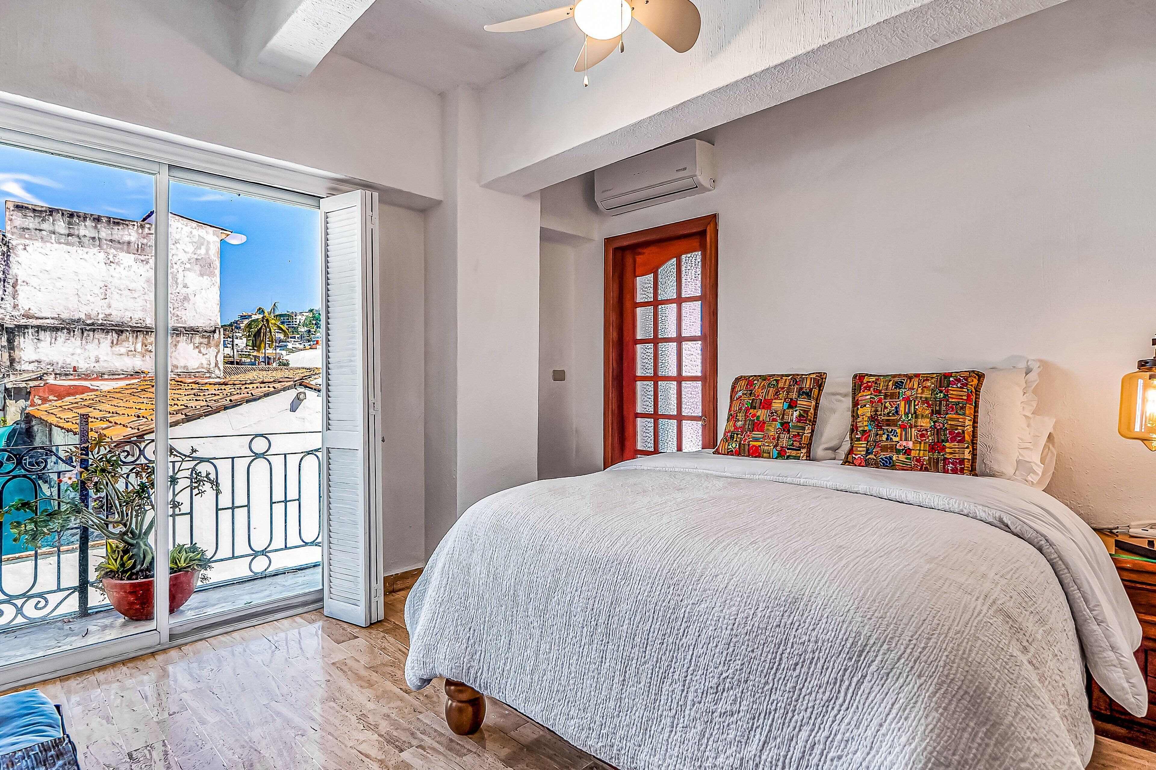 Apartamento, 2 camas queen-size, varanda, vista para o oceano (Malecon Beach Side, Downtown #203) | 2 quartos, com decoração personalizada, com mobília individualizada 