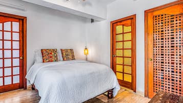 Apartamento, 2 camas queen-size, varanda, vista para o oceano (Malecon Beach Side, Downtown #203) | 2 quartos, com decoração personalizada, com mobília individualizada