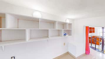 Apartamento, várias camas, acesso à piscina, vista para o oceano (Torre Malibu, Loft # 805) | Parte interna