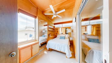 Apartamento, várias camas, acesso à piscina, vista para o oceano (Torre Malibu, Loft # 805)