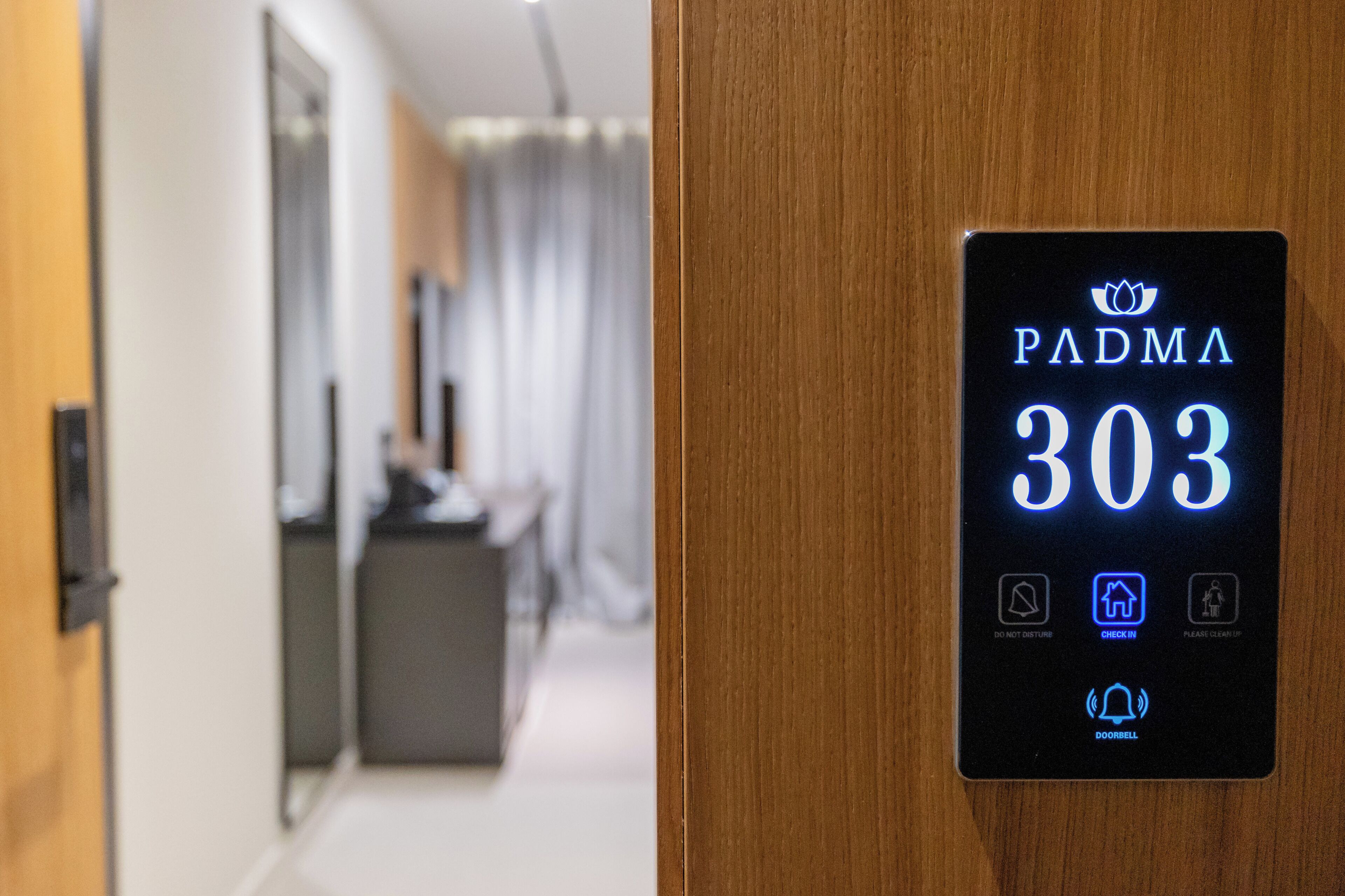 Quarto Duplo Standard, varanda | Minibar, cofre com capacidade para portátil, secretária 