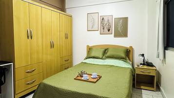 Quarto Duplo Básico, não fumadores | Roupa hipoalergénica, secretária
