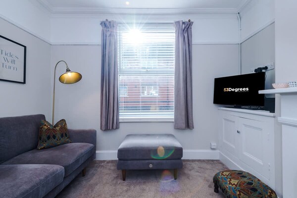 New Spacious Stylish Home City Centre Sleep 4 - University of Chester