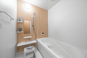 Apartamento | Banheiro | Chuveiro/banheira combinados, produtos de toalete grátis
