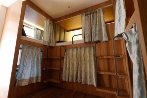 Dormitório Partilhado, vista para a montanha | Interior