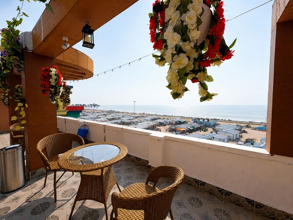 Beach Side Hotels Big Boss - Digha