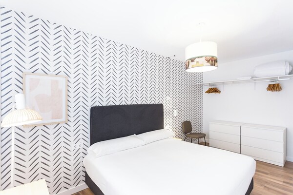 Moon Apartments - Seville, Spain
