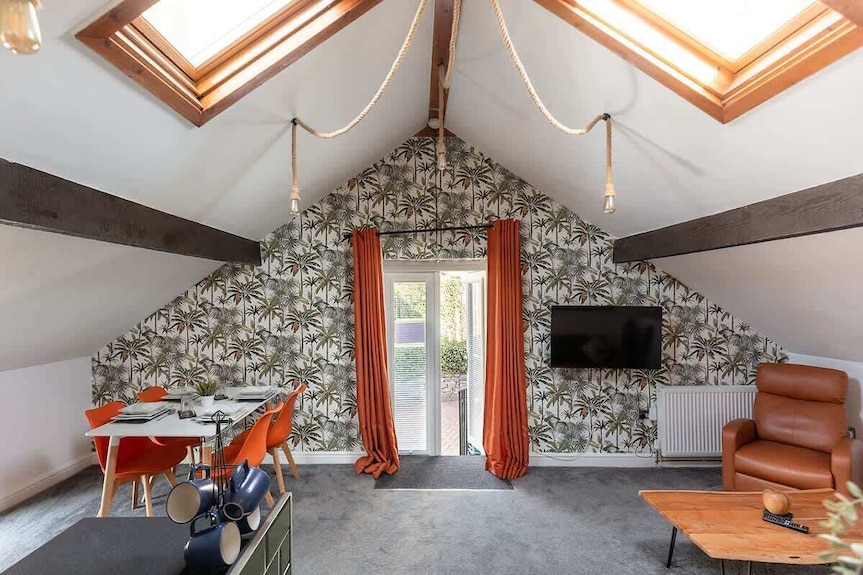 Apple Store Cottage | Hot Tub & Garden Escape - Rhos on Sea