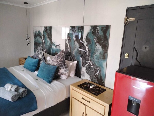Waterfront Guest House - Hartbeespoort