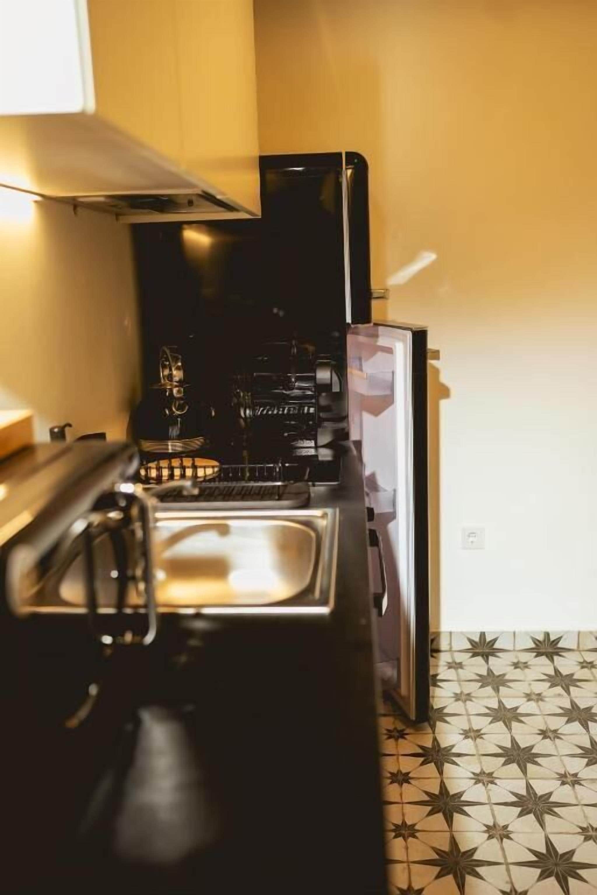 Estúdio Deluxe, Vista para a cidade | Cozinha privada | Um frigorífico/congelador grande, um micro-ondas, uma torradeira 