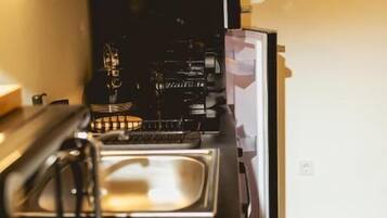 Estúdio Deluxe, Vista para a cidade | Cozinha privada | Um frigorífico/congelador grande, um micro-ondas, uma torradeira