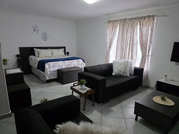 The Klip Pot Is A Open Plan Self Catering Unit - Pretoria
