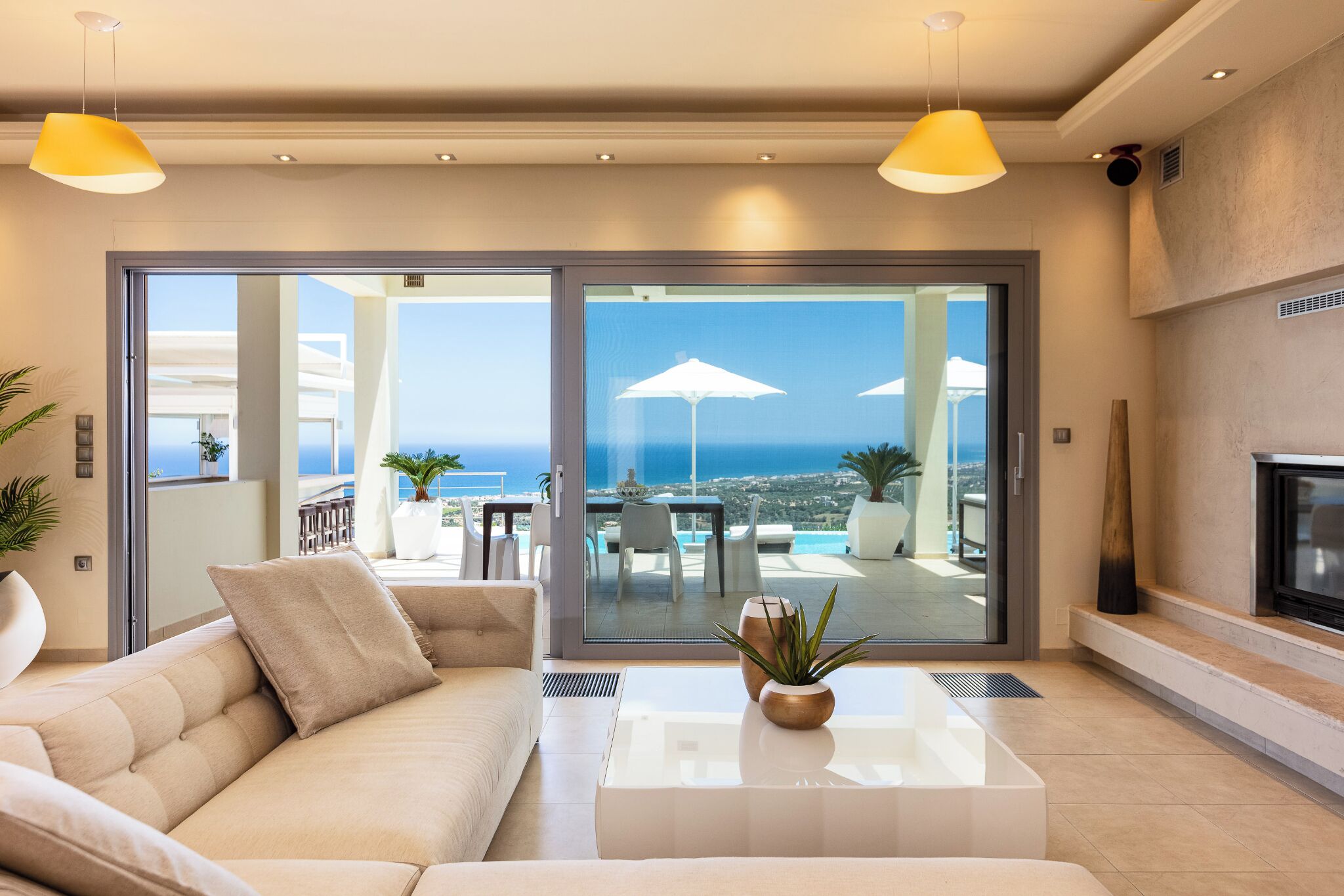 Villa, vista para o mar | Sala | Smart TV, lareira, consola de videojogos, Netflix 